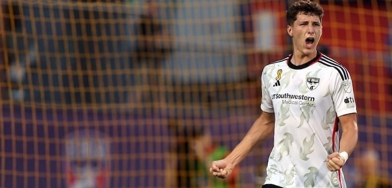 FC Dallas signs Logan Farrington to new contract